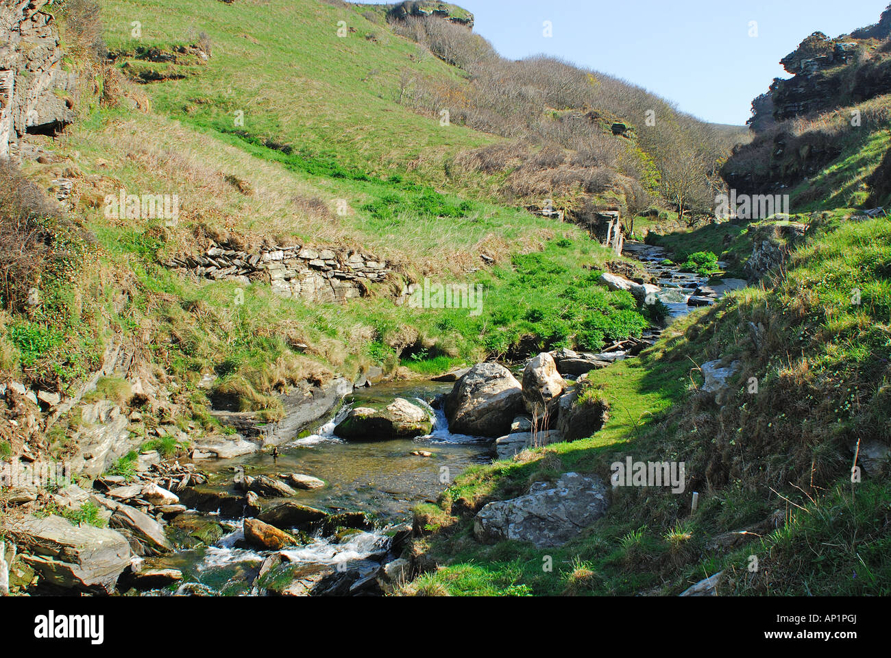 Rocky valley cornwall hi-res stock photography and images - Alamy