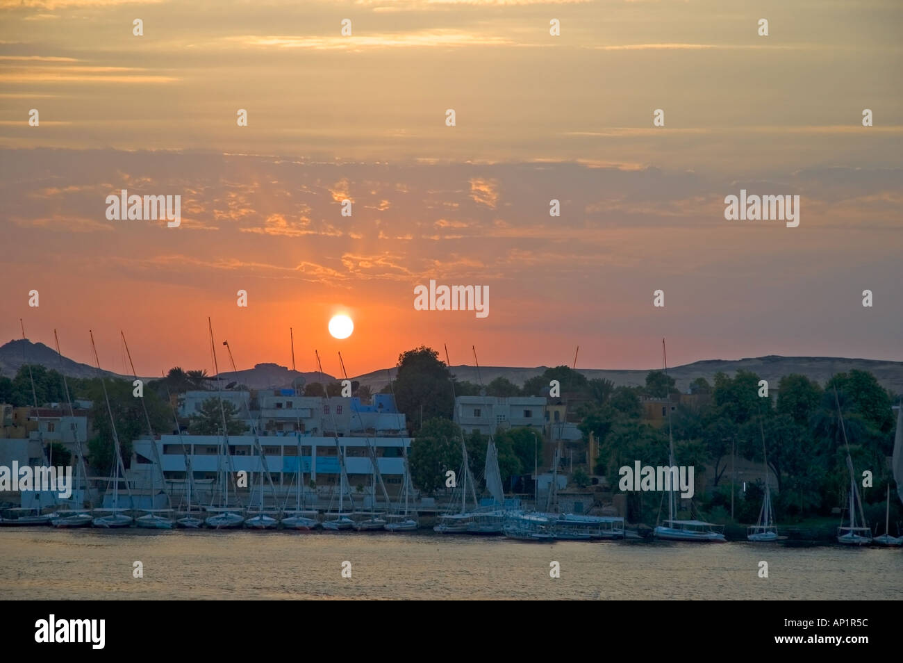 Desert aswan hi-res stock photography and images - Alamy