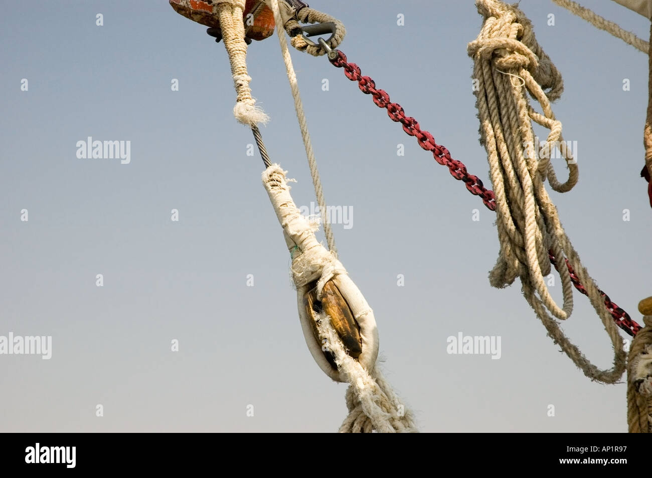 Old sailing wooden blocks rigging hi-res stock photography and images ...