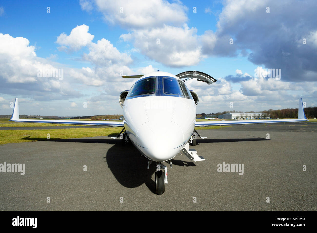 Lear jet aircraft hi-res stock photography and images - Alamy