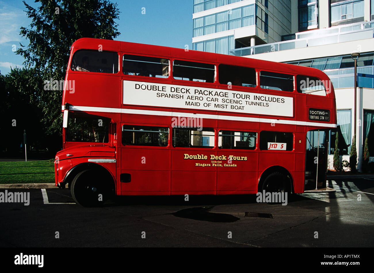 Niagara tourist bus hi-res stock photography and images - Alamy