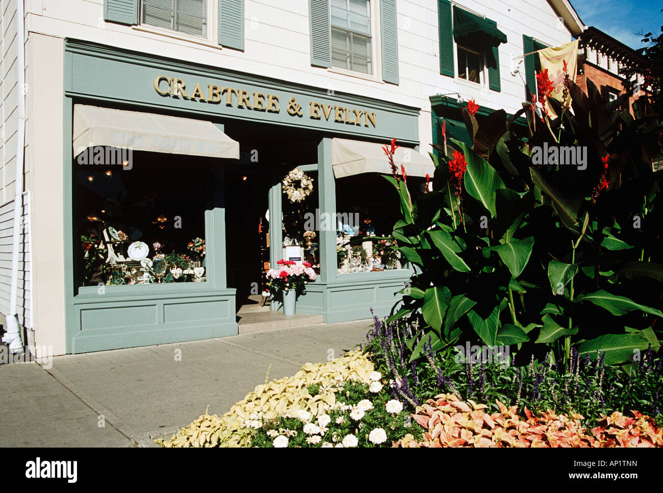 Niagara falls souvenir store hi-res stock photography and images - Alamy