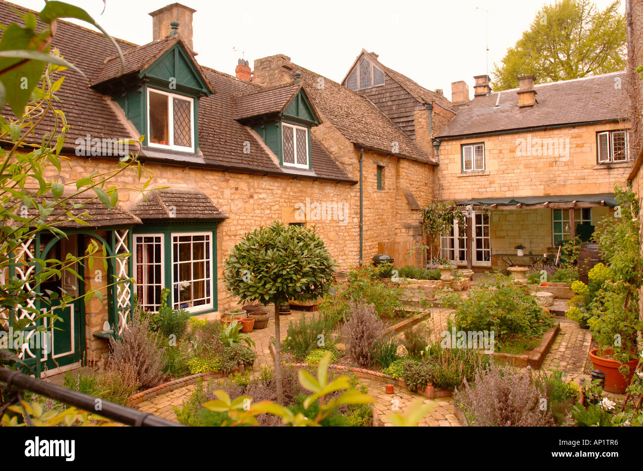 Small courtyard garden pots hi-res stock photography and images - Alamy