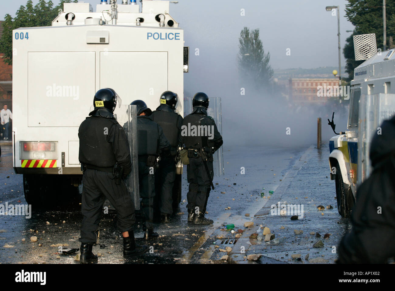 PSNI riot officers behind water canon during rioting on crumlin road at ...