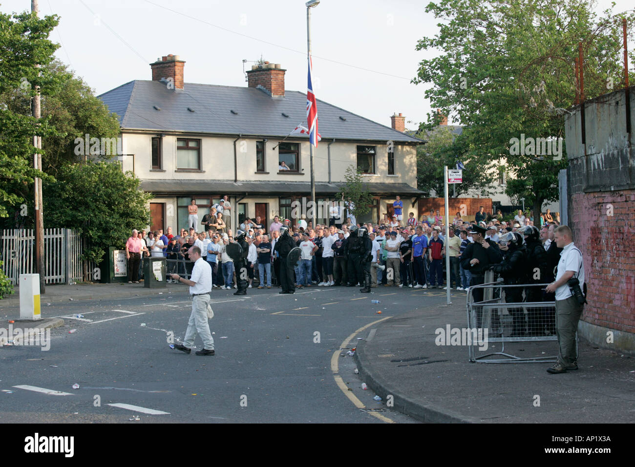 Loyalist crowd mob watching republican riots from twadell avenue at ...