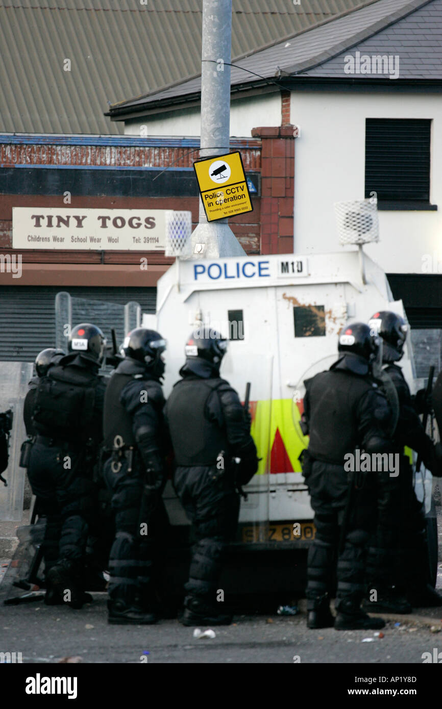 Psni police armoured landrover hi-res stock photography and images - Alamy