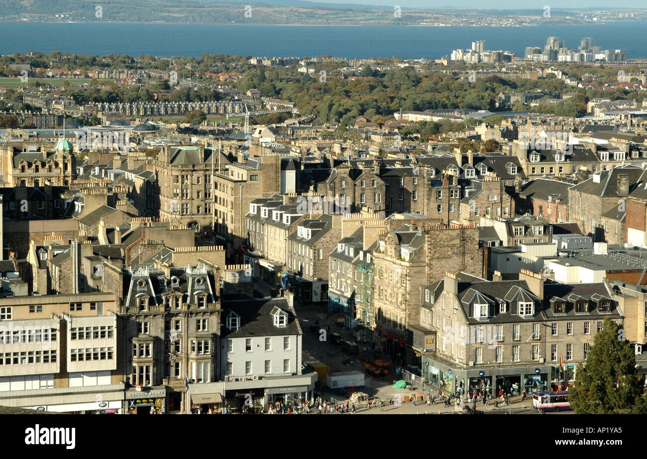 Edinburgh new town from edinburgh castle showing scott monument hi-res ...