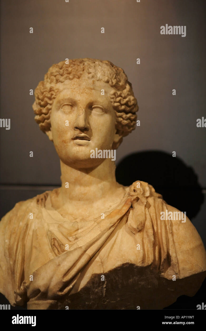 Woman statue at capitoline museums hi-res stock photography and images ...