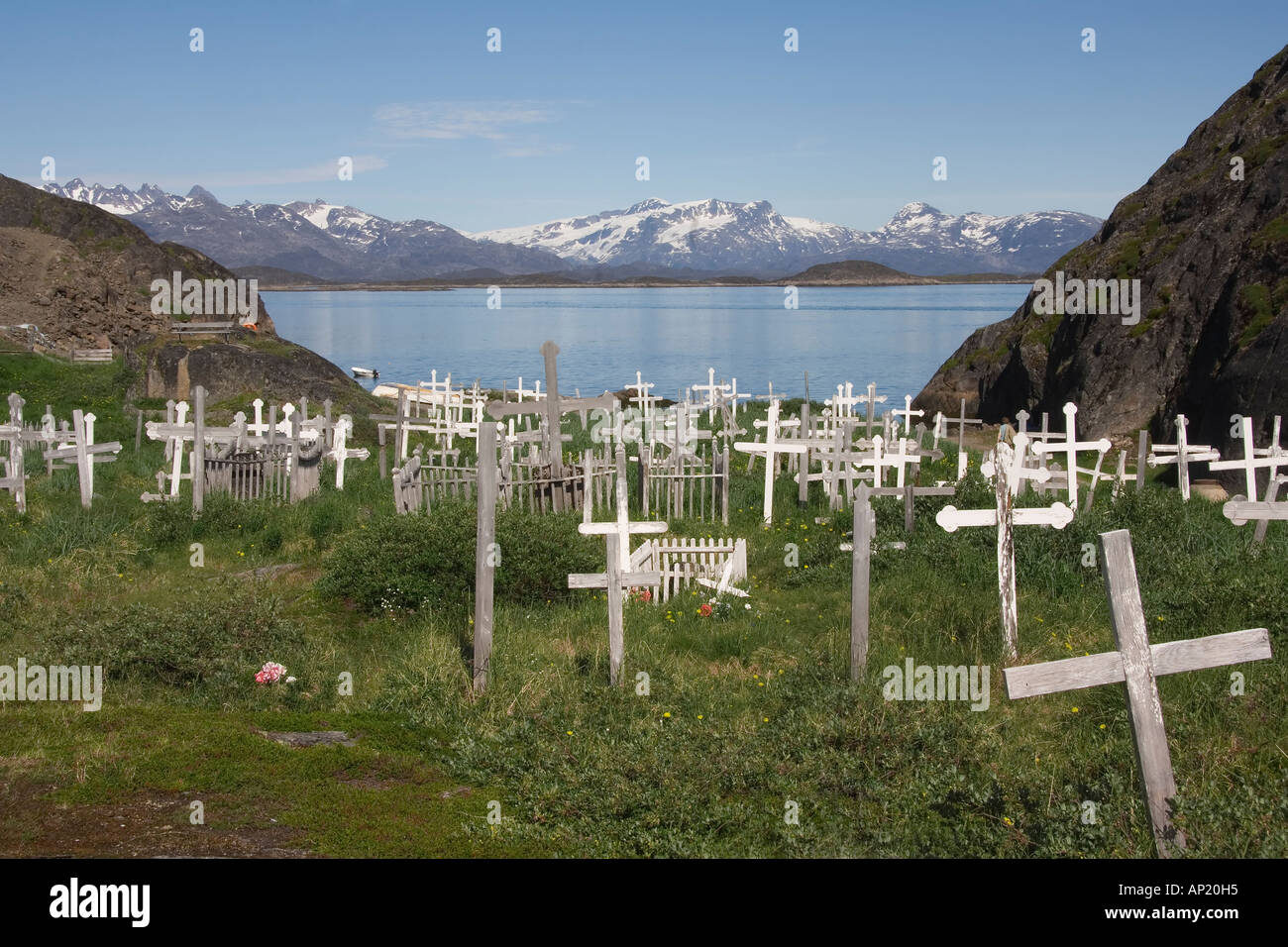 Inuit grave hi-res stock photography and images - Alamy
