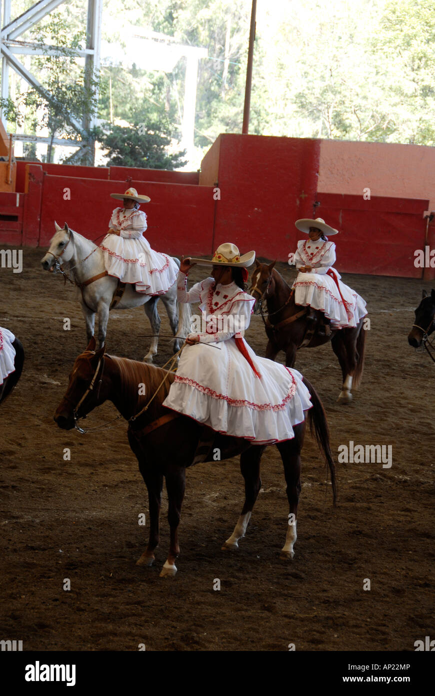 Mexico woman sombrero hi-res stock photography and images - Alamy