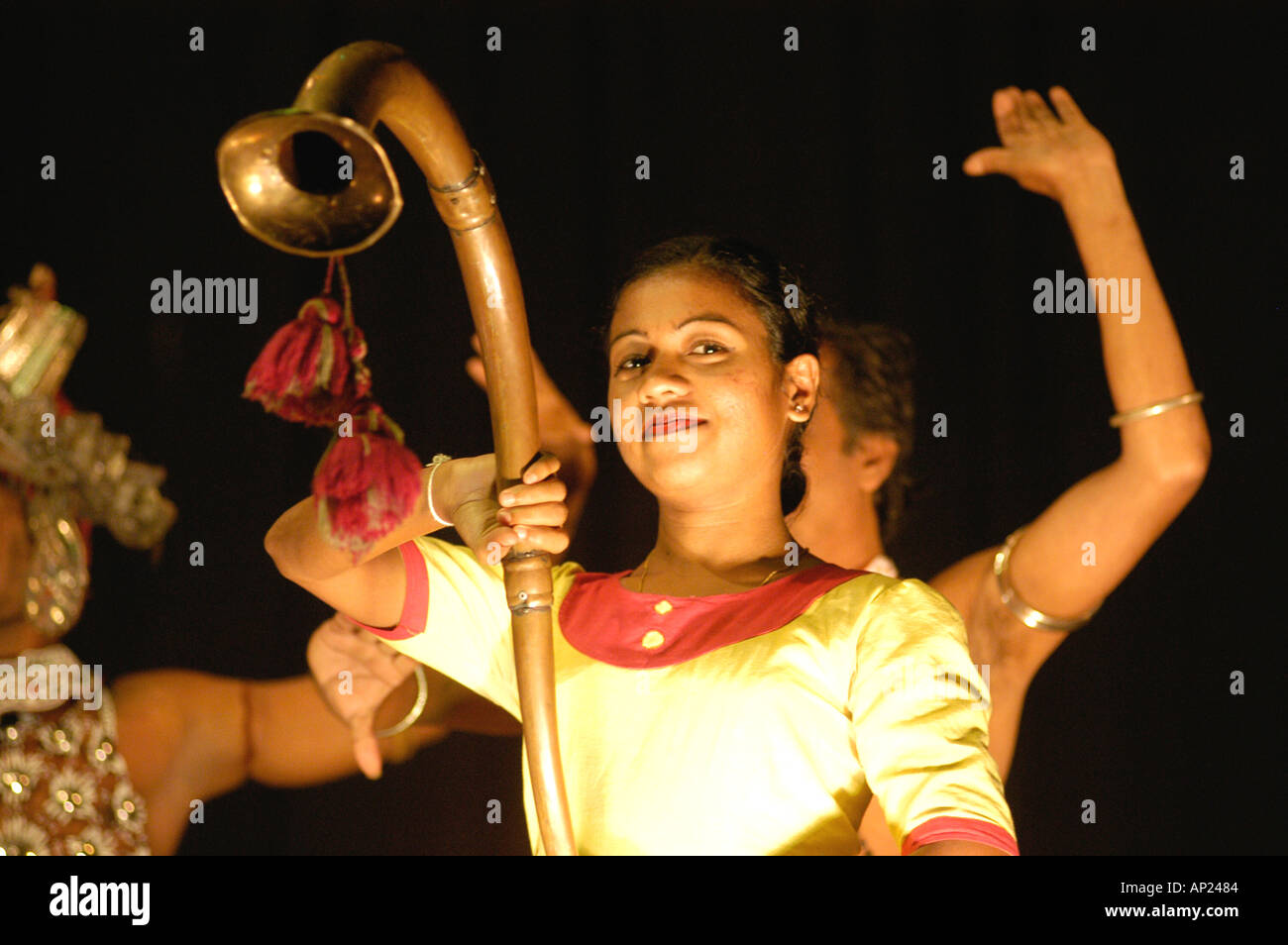 Female kandy dancers hi-res stock photography and images - Alamy