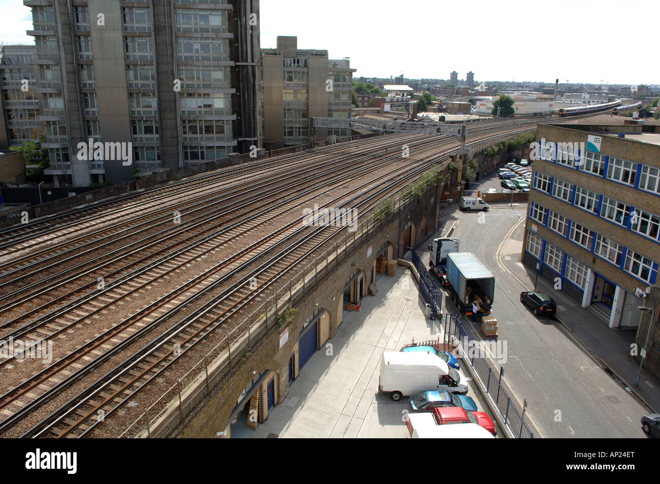 Railway tracks London England 23 08 2006 Stock Photo - Alamy