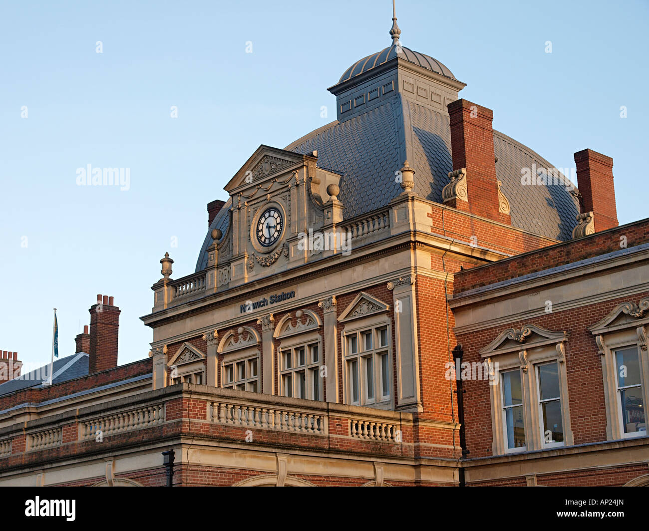 CLOCK AND FACIA OF BUILDING, NORWICH RAILWAY STATION, NORFOLK ENGLAND ...