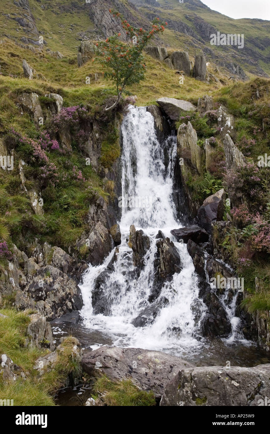 Llyn ogwen waterfall hi-res stock photography and images - Alamy