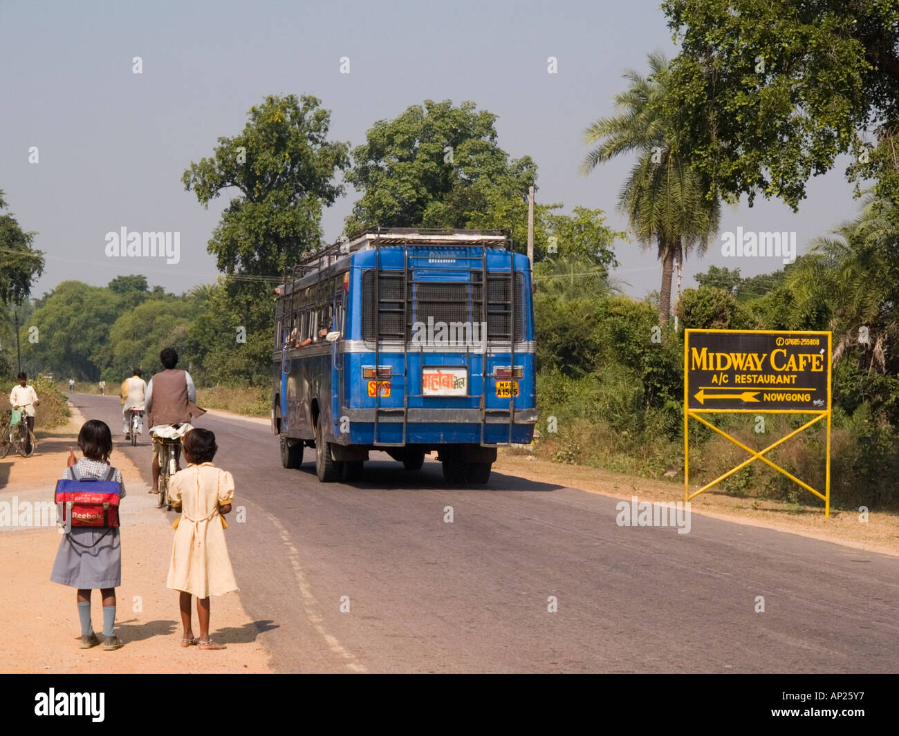 Bus on road india hi-res stock photography and images - Alamy