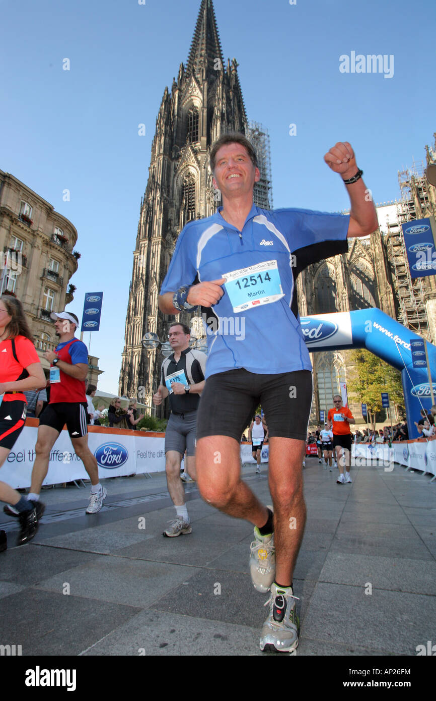 runners at the Cologne Marathon, Cologne Cathedral, Germany Stock Photo ...