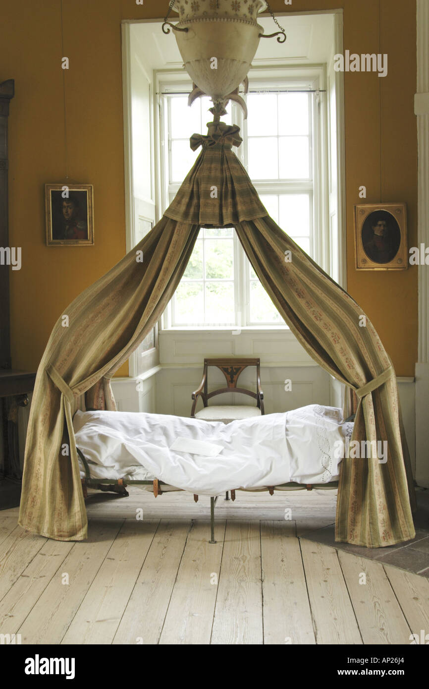 Victorian interior manor hi-res stock photography and images - Alamy