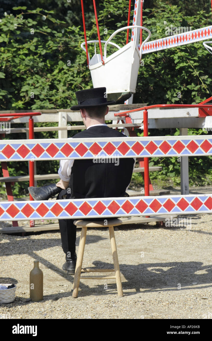 Fairground worker hi-res stock photography and images - Alamy