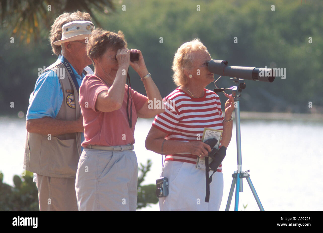 Senior citizen bird watchers hi-res stock photography and images - Alamy