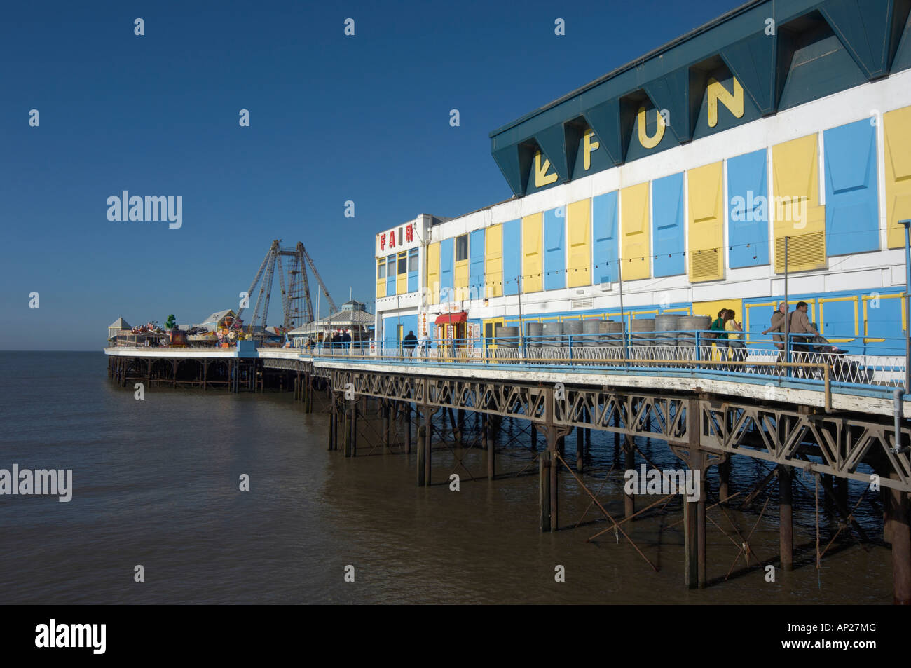 Fun on the pier in Blackpool, Lancashire Stock Photo - Alamy