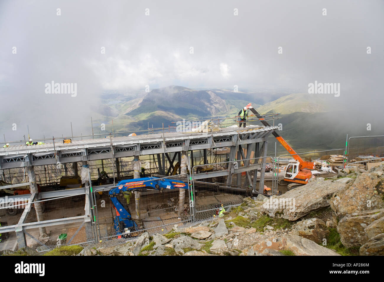 Snowdon summit cafe hi-res stock photography and images - Alamy