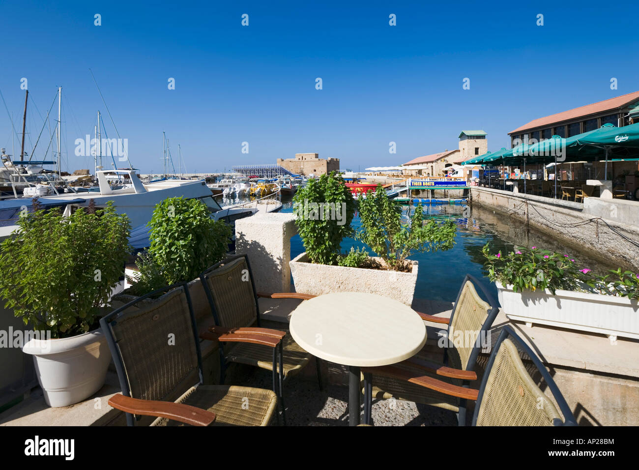 Pafos waterfront cafes restaurant hi-res stock photography and images ...