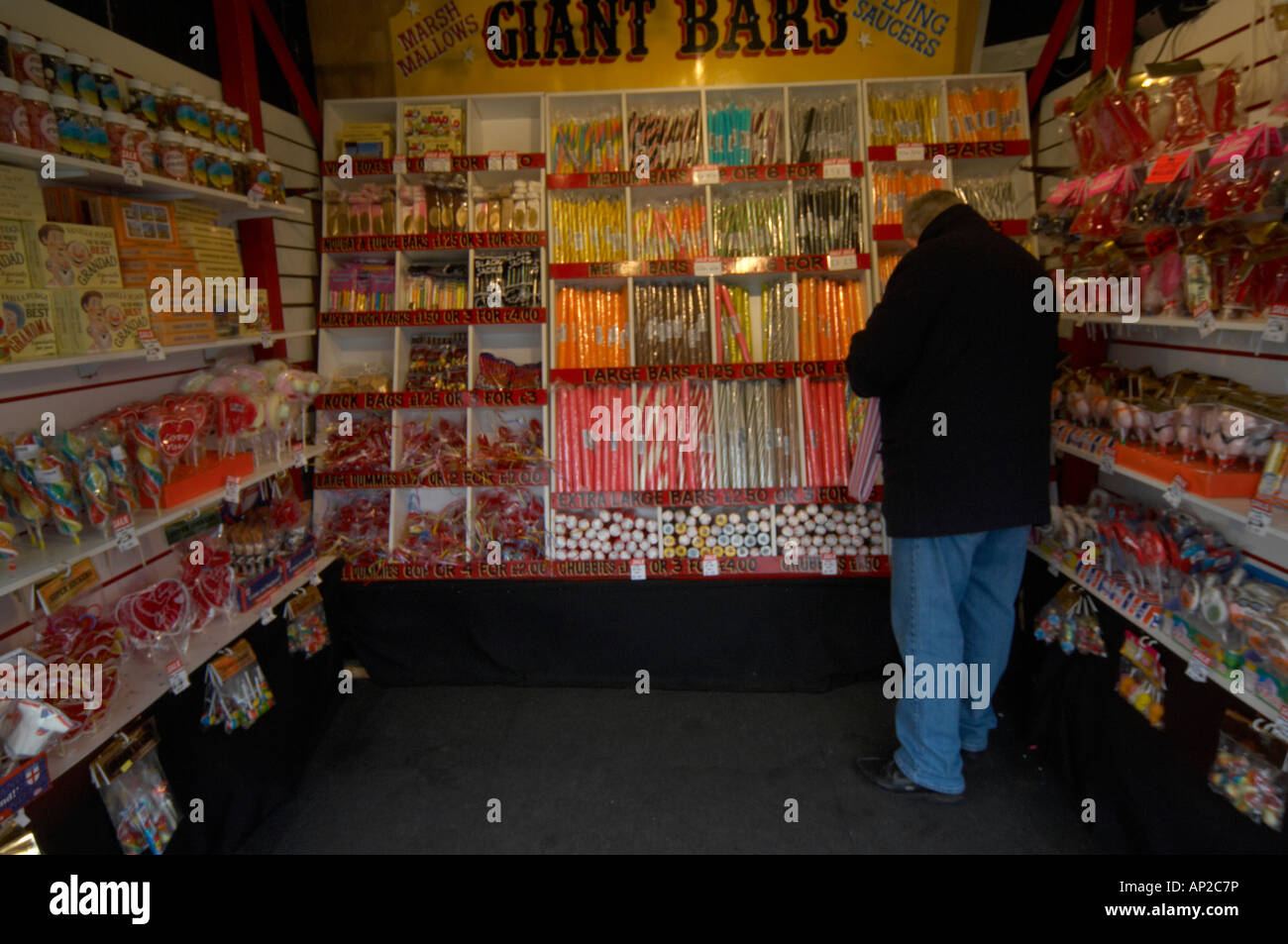 Blackpool rock shop hi-res stock photography and images - Alamy