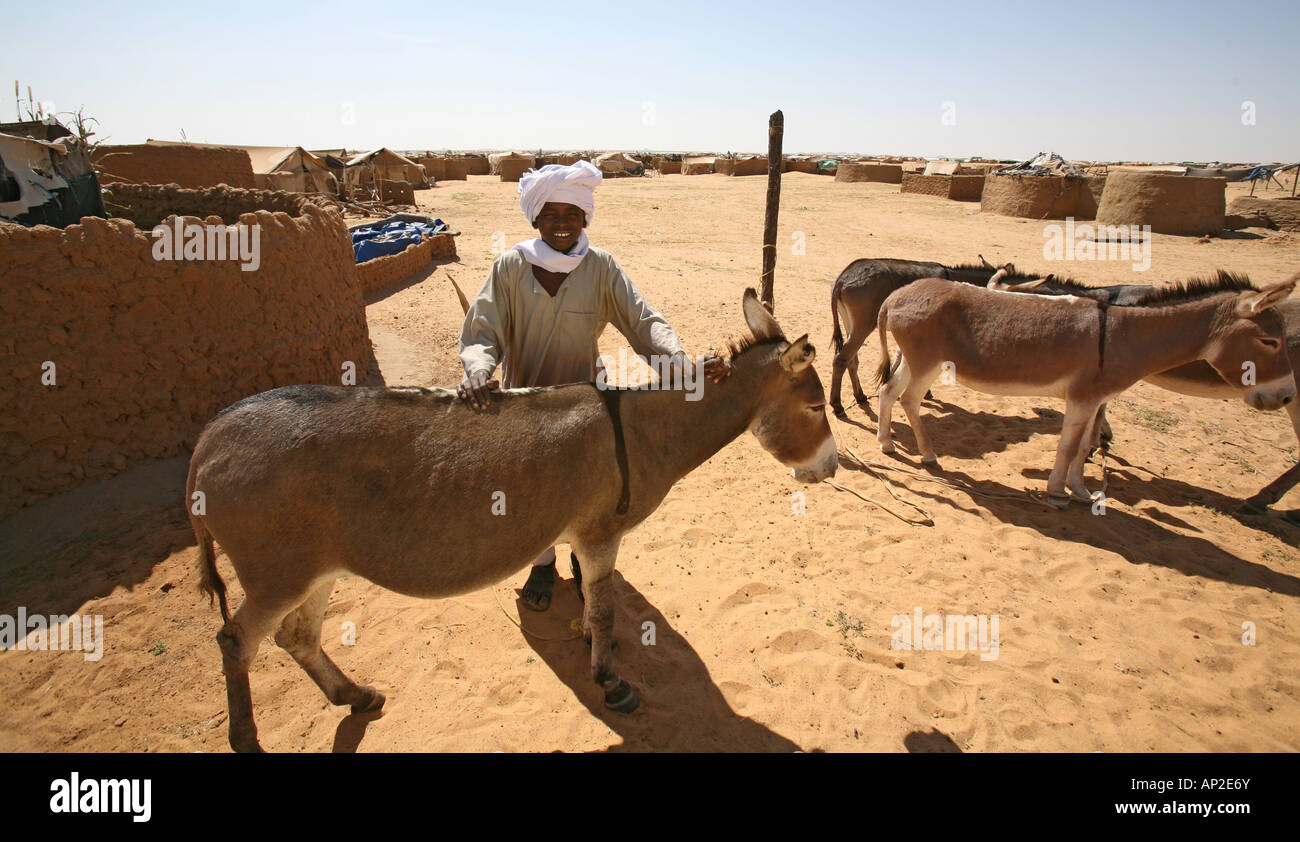 Sudanese refugees who fled to Chad and live in refugee camps own some ...