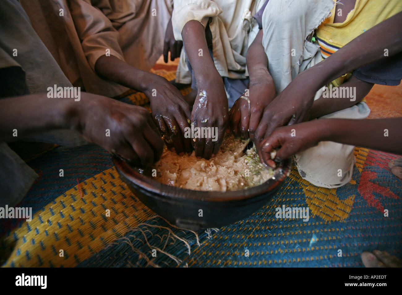 Children eating together africa hi-res stock photography and images - Alamy