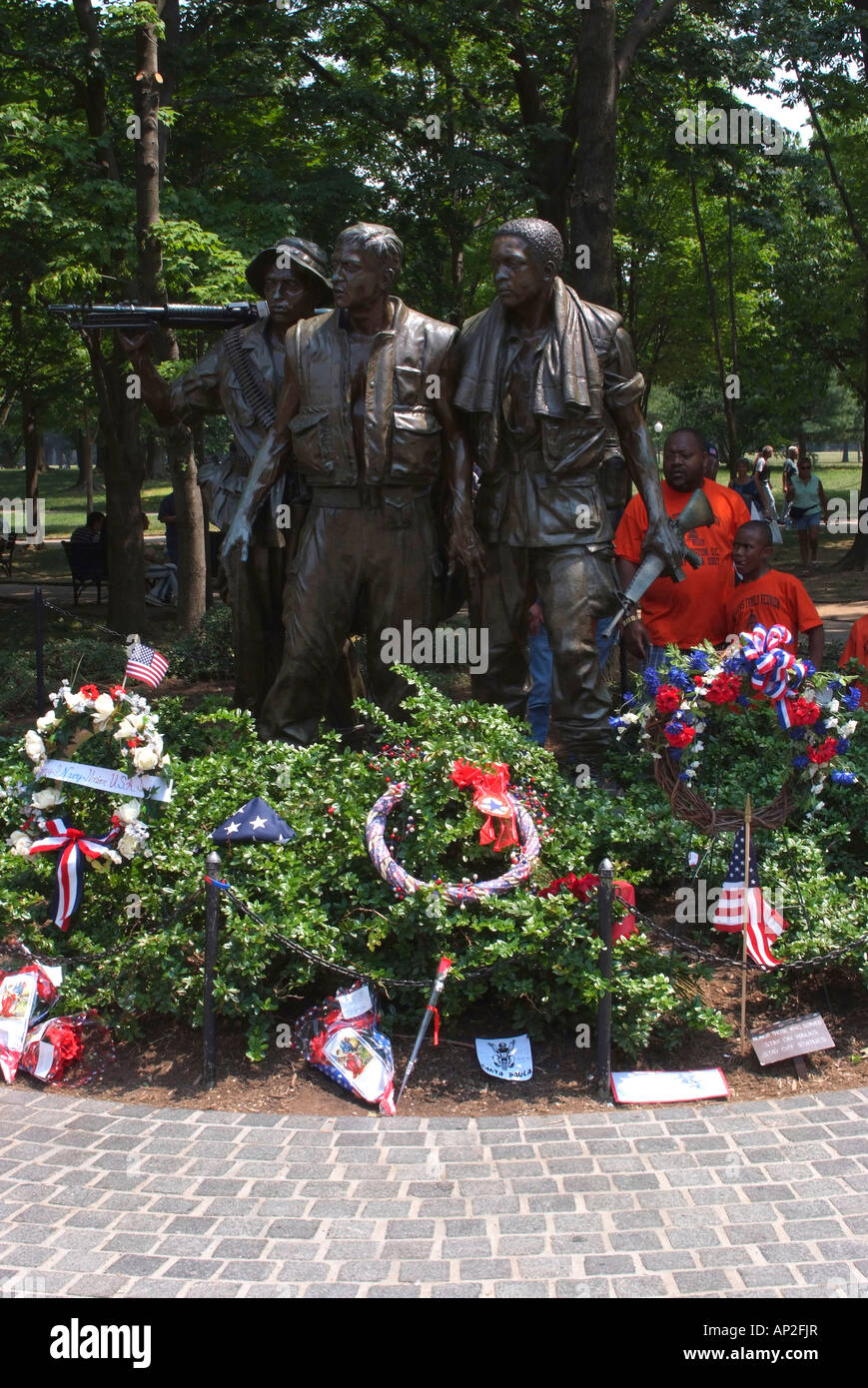 Three soldiers hi-res stock photography and images - Alamy