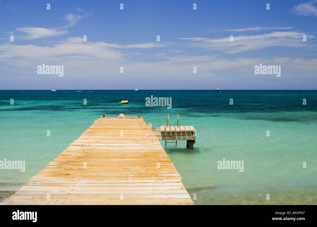 Ocean with a pier hi-res stock photography and images - Alamy