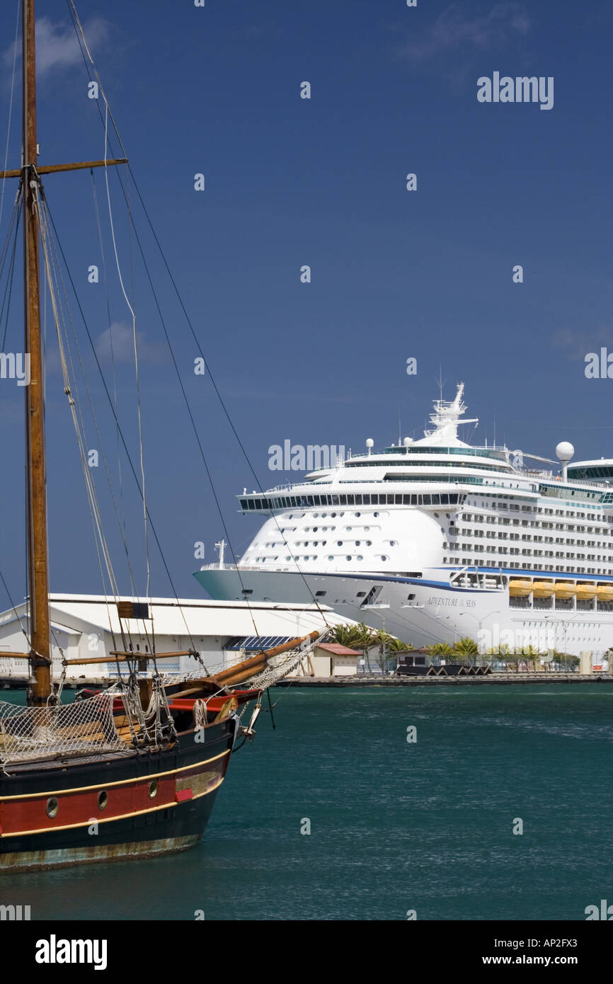 Cruise Ship in port Stock Photo - Alamy
