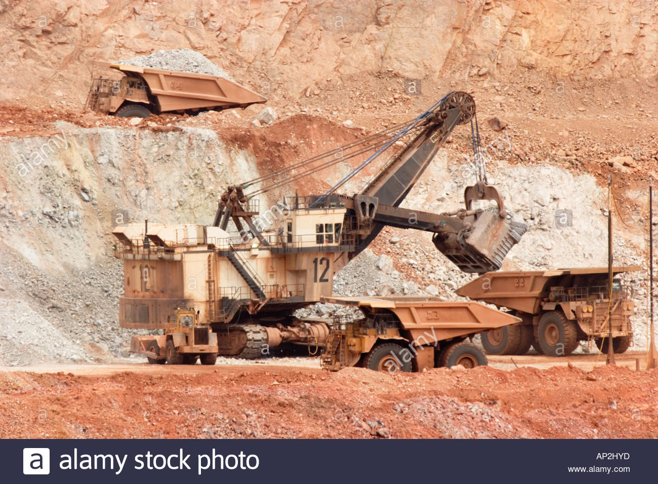 Loading Haul Trucks Stock Photos & Loading Haul Trucks Stock Images - Alamy