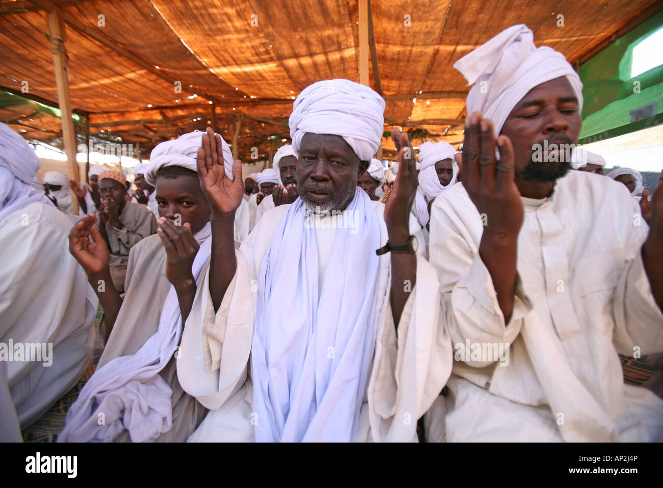 Mosque in Bahai refugee camp Stock Photo - Alamy
