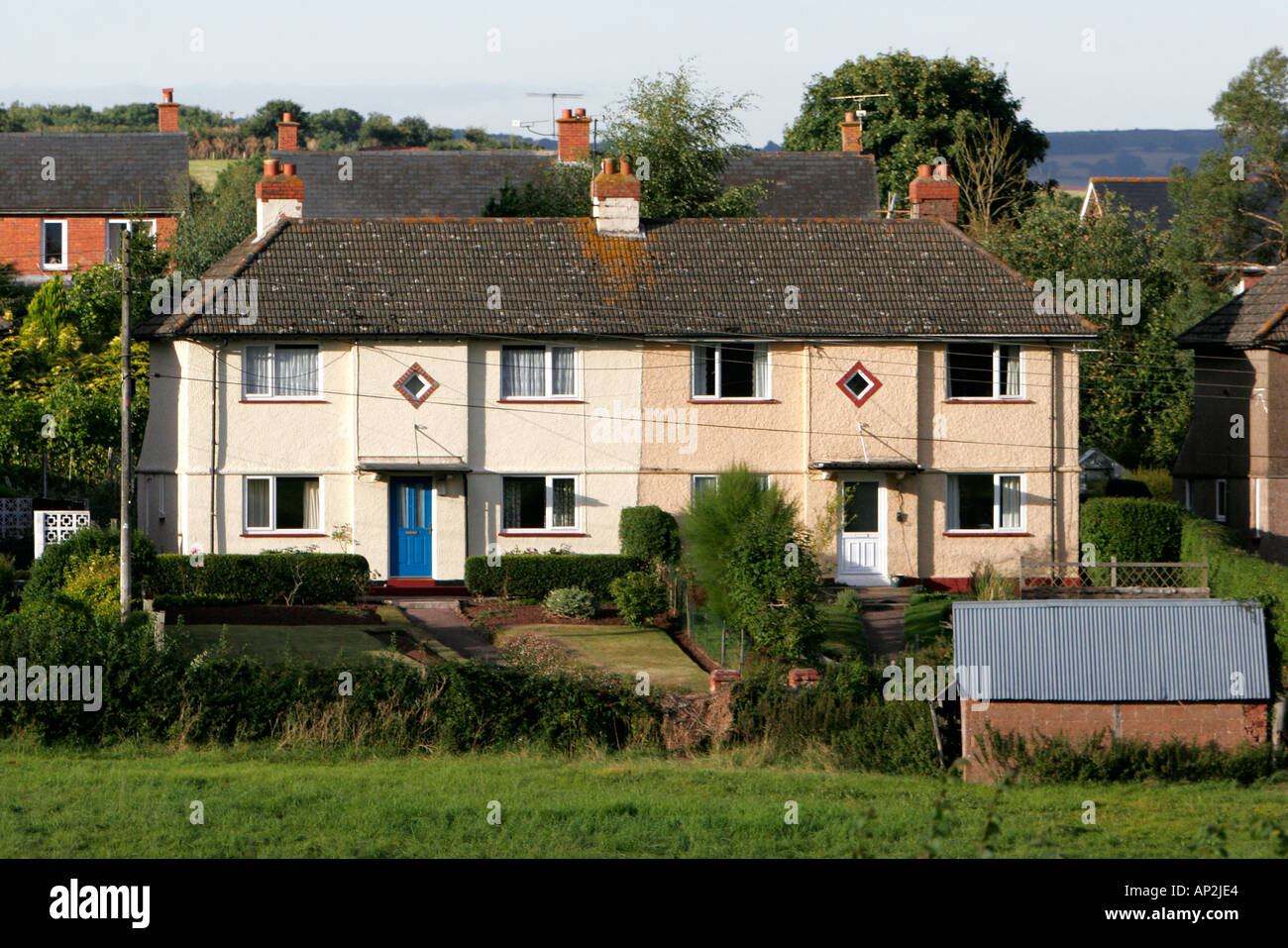 Semi detached houses rural hi-res stock photography and images - Alamy