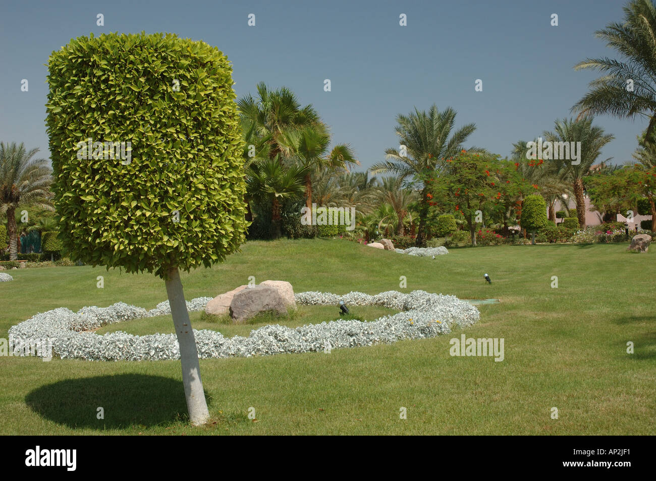 Well maintained gardens hi-res stock photography and images - Alamy