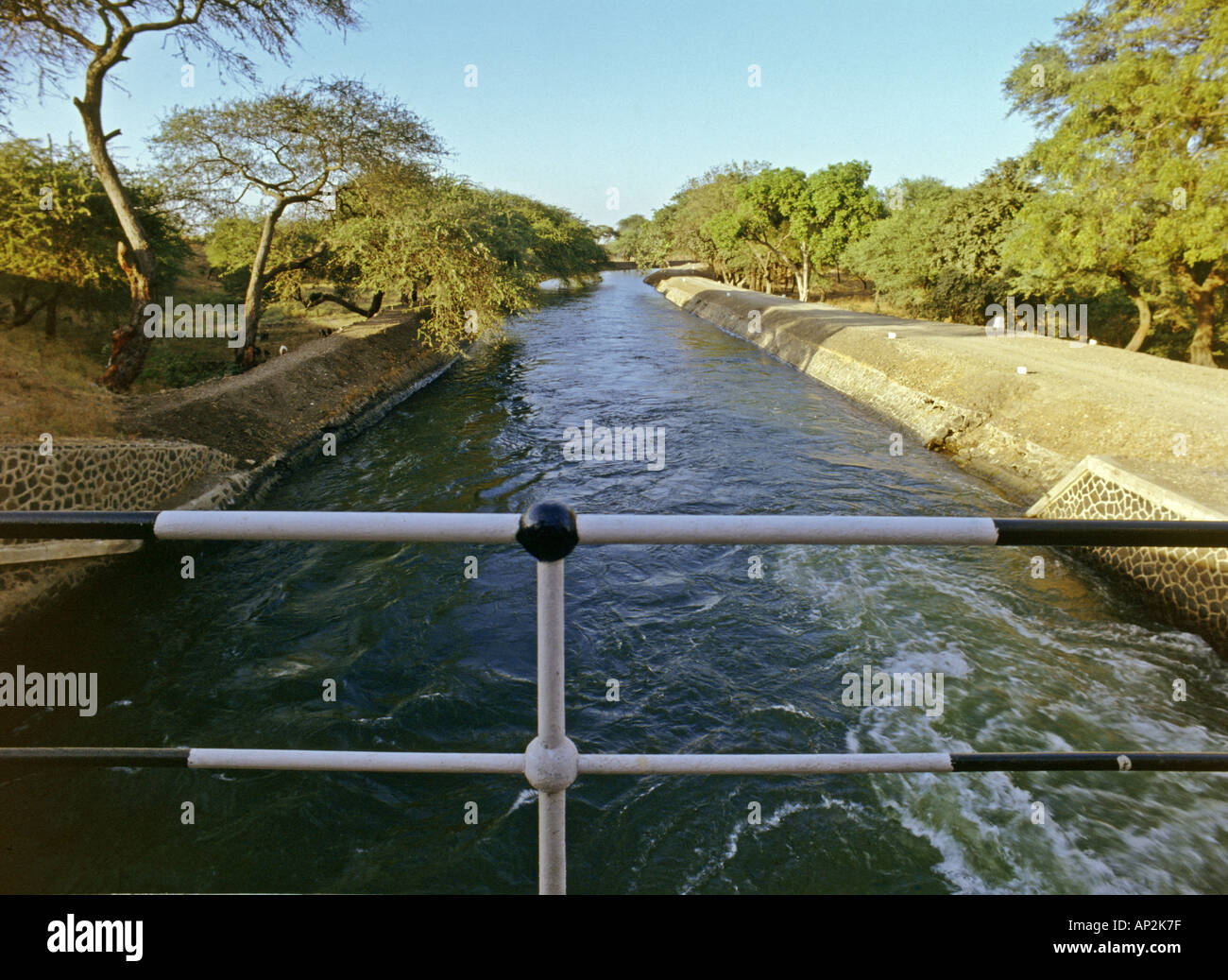 India irrigation canal hi-res stock photography and images - Alamy