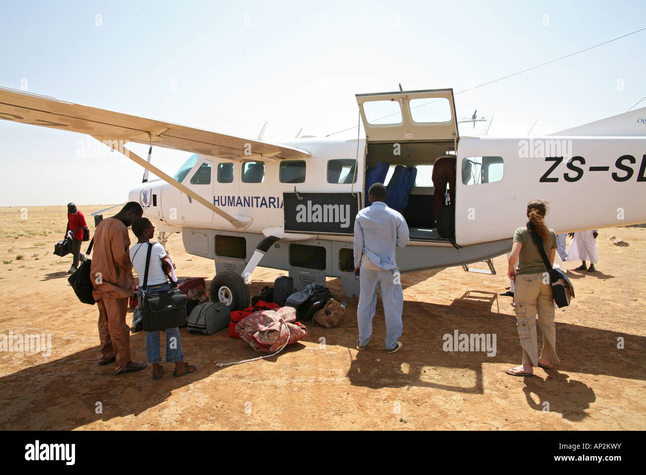 African aid of plane hi-res stock photography and images - Alamy