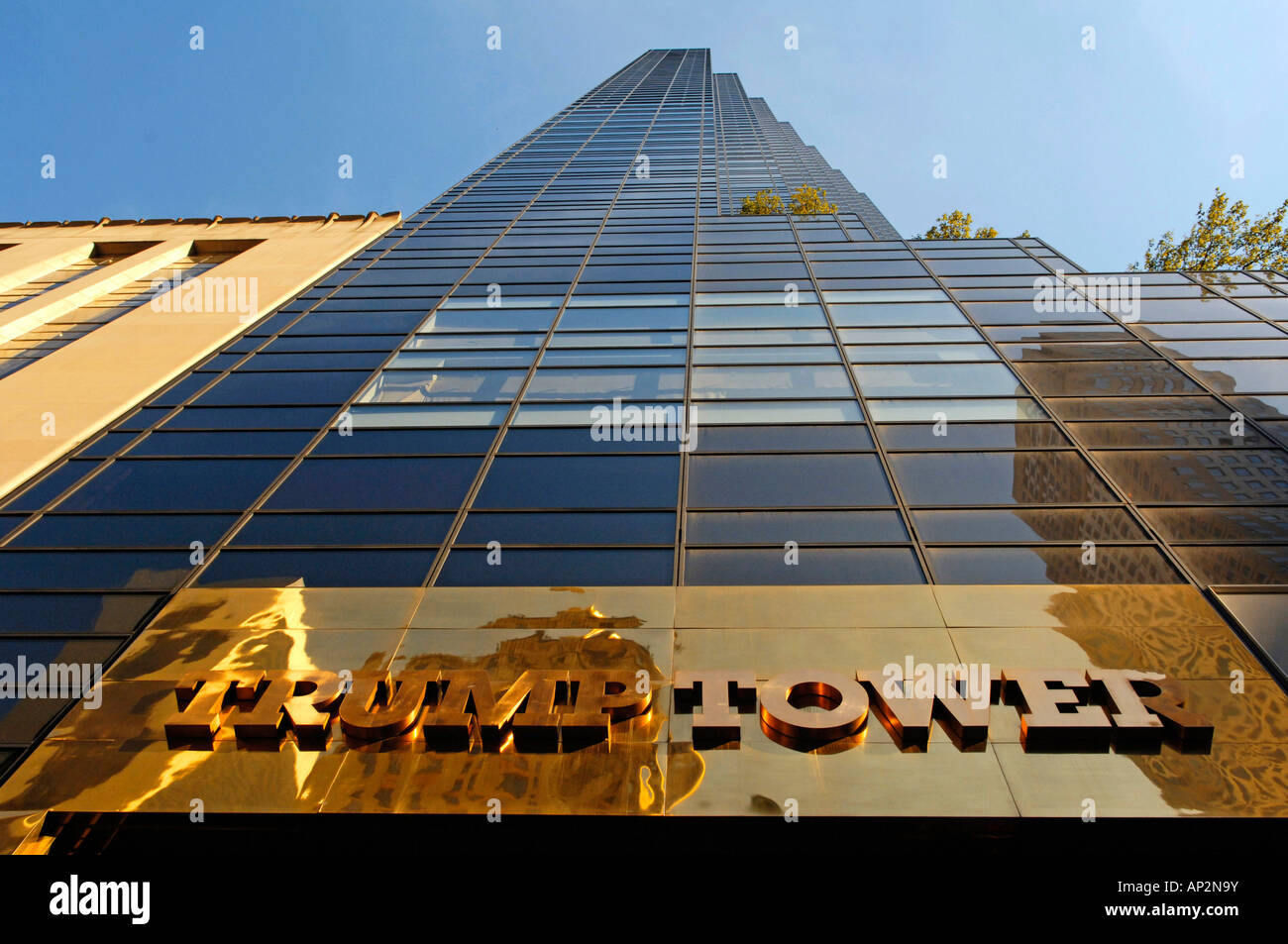 Trump tower new york exterior hi-res stock photography and images - Alamy