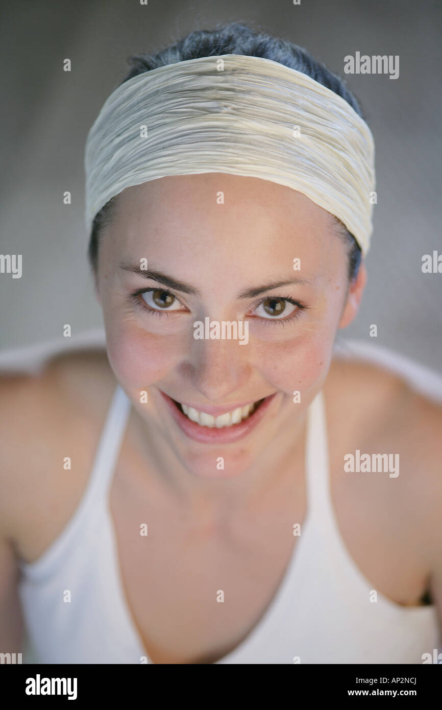 Portrait of a young woman, smiling Stock Photo - Alamy