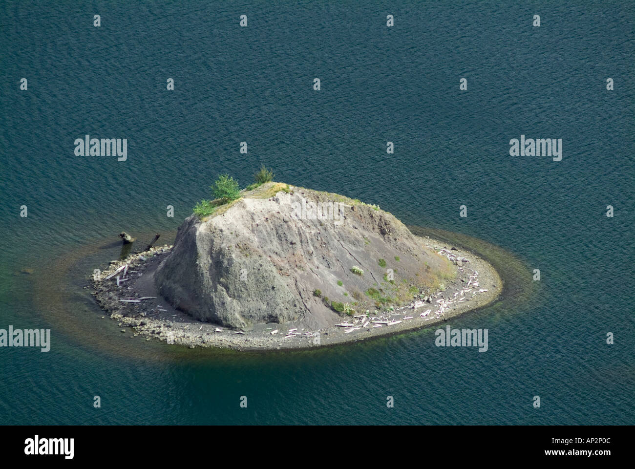 Lone Island in Coldwater Lake Mount St Helens National Volcanic ...