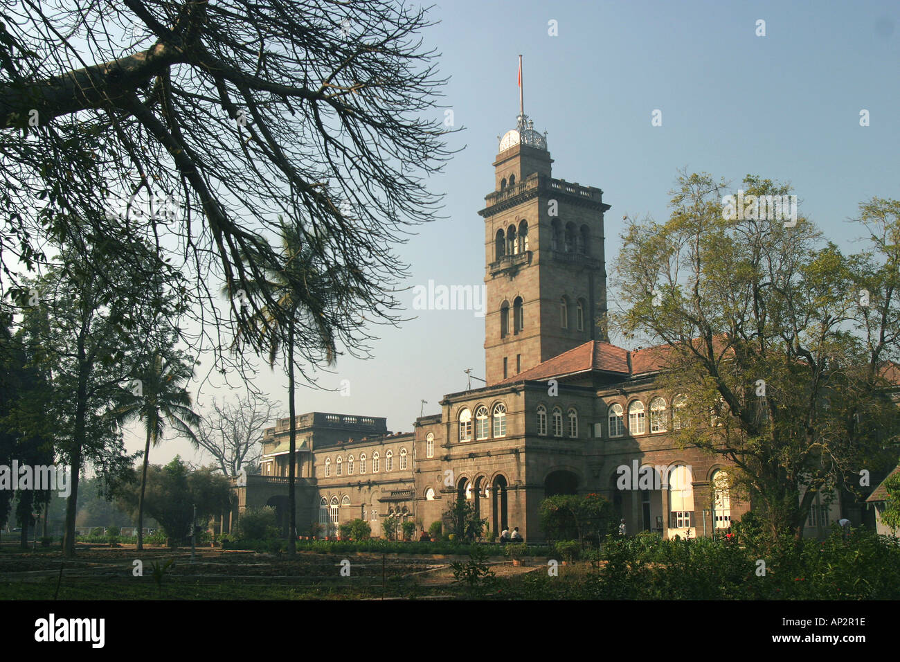 Pune university building hi-res stock photography and images - Alamy