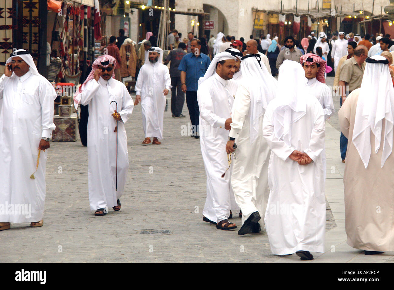 Traditionally dressed Men in Doha, Qatar Stock Photo - Alamy