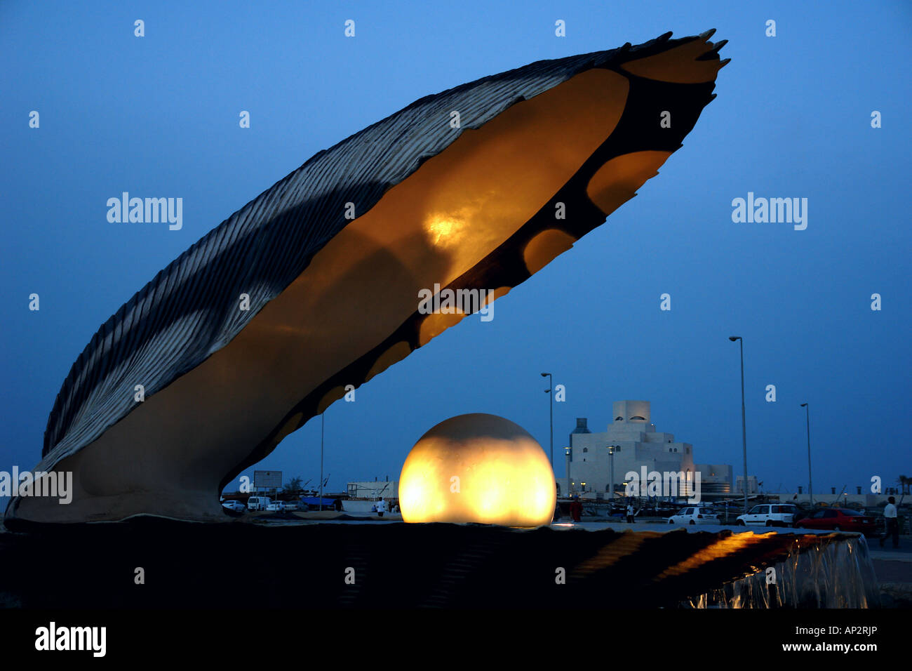 Giant shell sculpture hi-res stock photography and images - Alamy