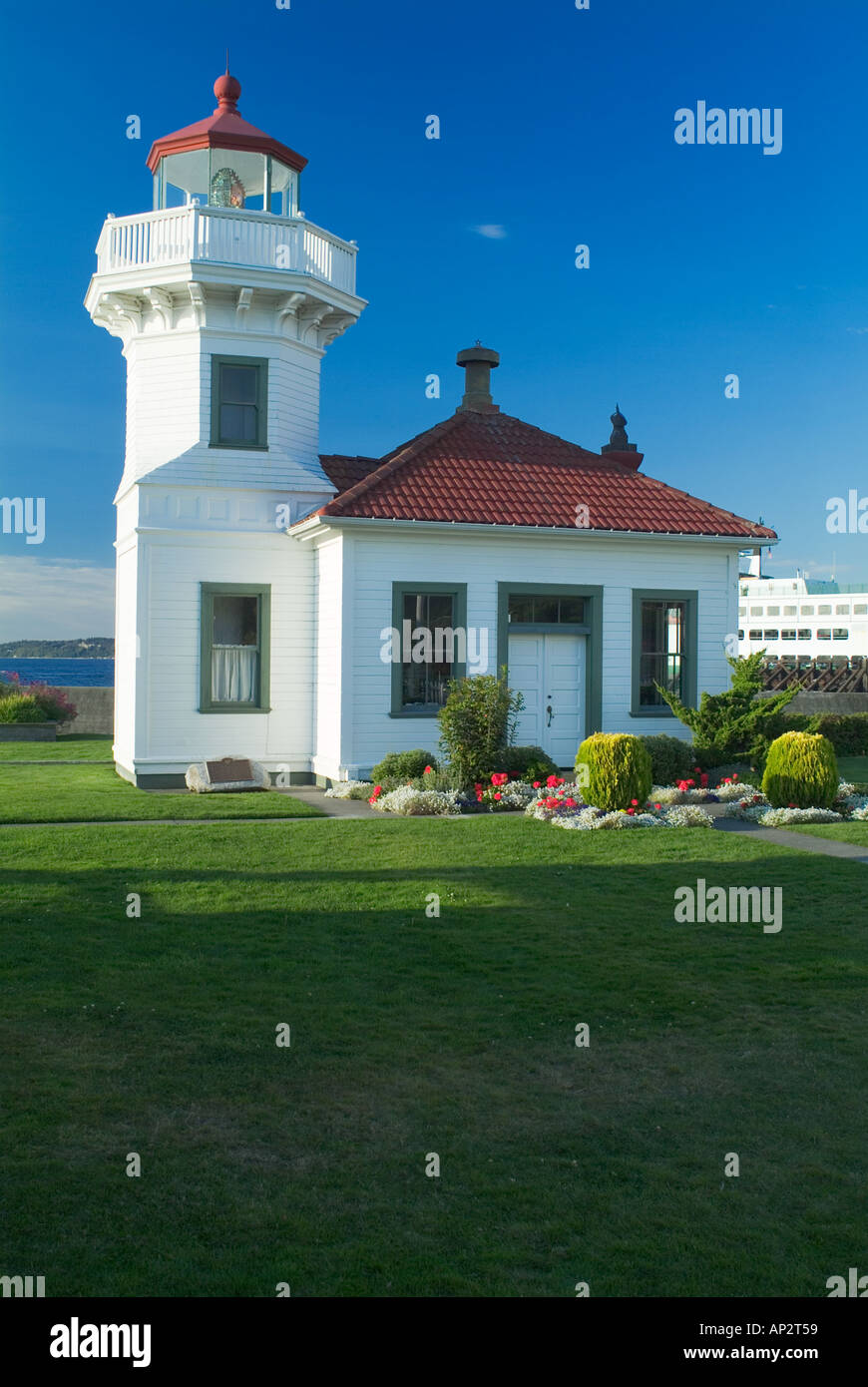 U S Coast Guard Lightstation Mukilteo Elliot Point lighthouse ...