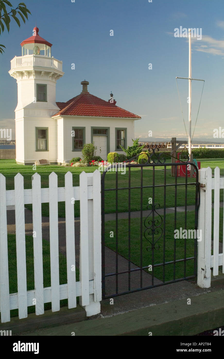 U S Coast Guard Lightstation Mukilteo Elliot Point lighthouse ...