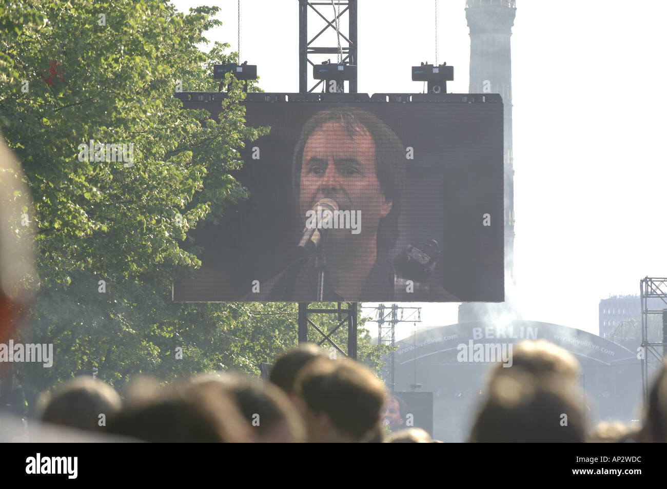 live 8 concert berlin germany make poverty history july 2002 crowd rock ...