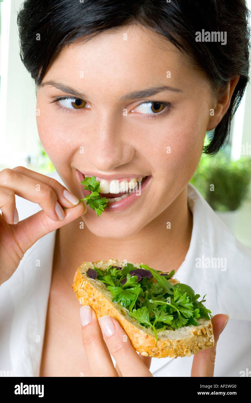 woman eating sandwich Stock Photo - Alamy
