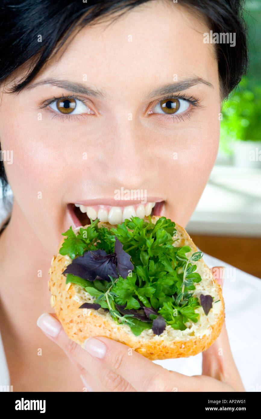 woman eating sandwich Stock Photo - Alamy