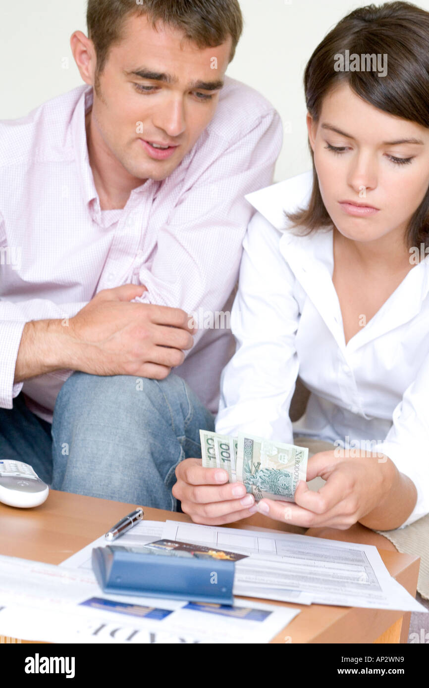 couple at home counting money Stock Photo - Alamy